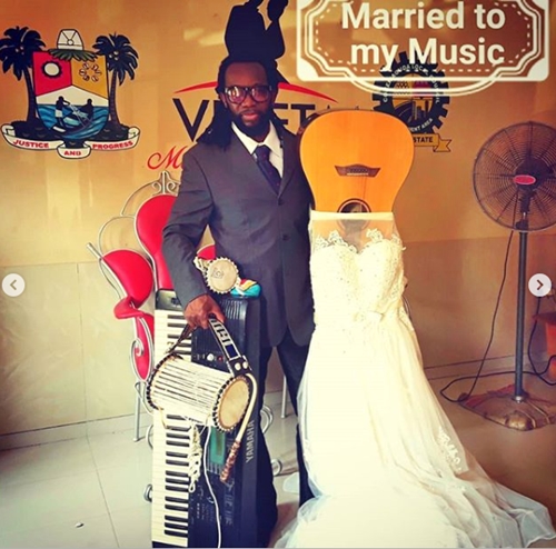 Nigerian Musician, Harri Best Officially Marries His Guitar in An ...